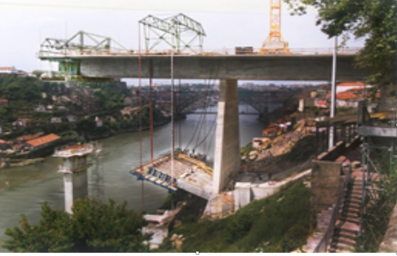 Formworks travelers for two different types of reinforced concrete arch ...