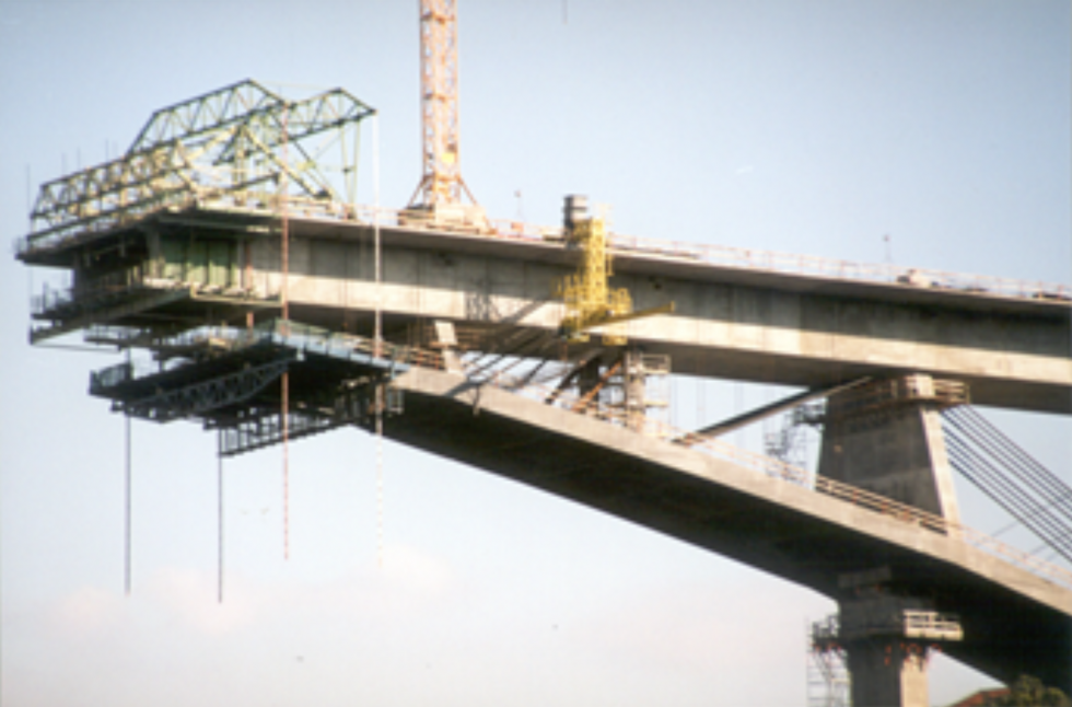 Formworks travelers for two different types of reinforced concrete arch ...